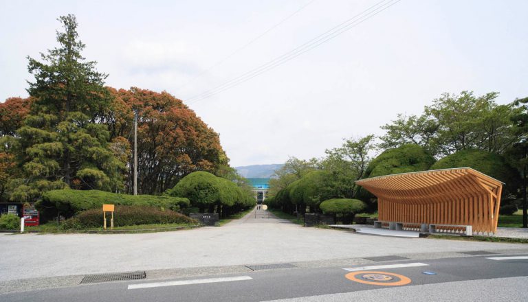 Wooden bus stop at park – Design Spectrum | 設計光譜
