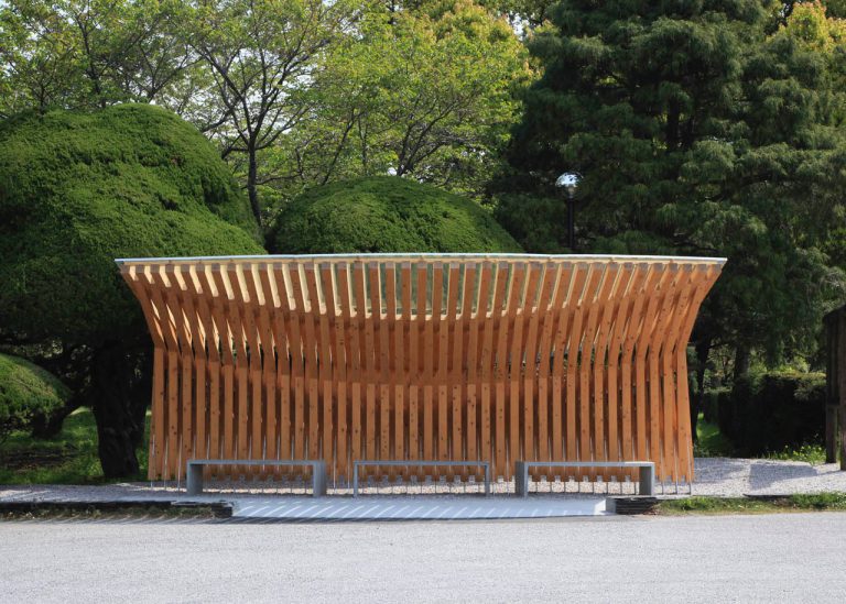 Wooden bus stop at park – Design Spectrum | 設計光譜